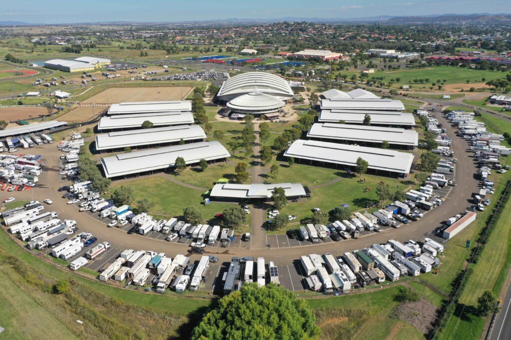 Tamworth's Australian Equine and Livestock Event combat 40° Temps | OZmist